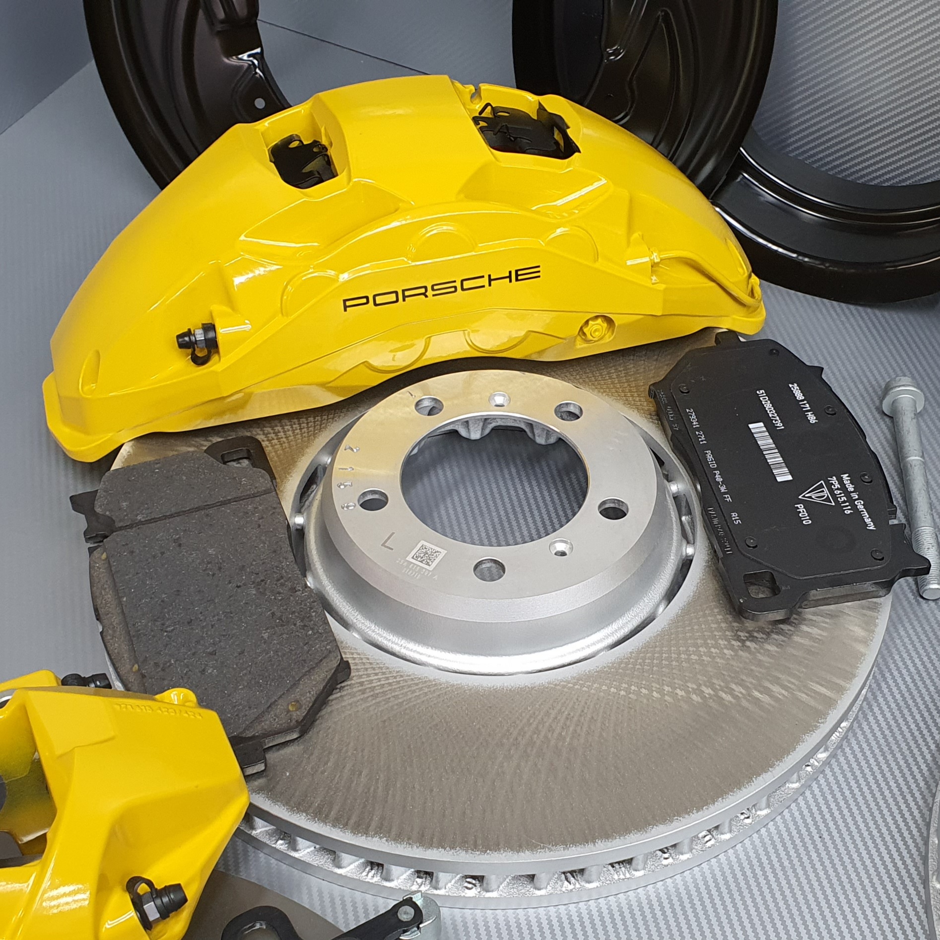 Carbon ceramic brake system kit for Lamborghini Urus - TRONIK.AE