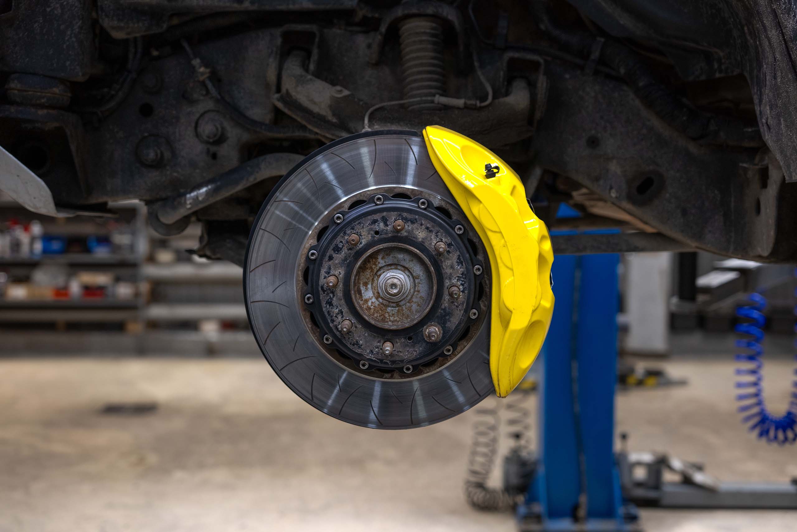 Hummer H2 → Front carbon ceramic brake system - TRONIK.AE