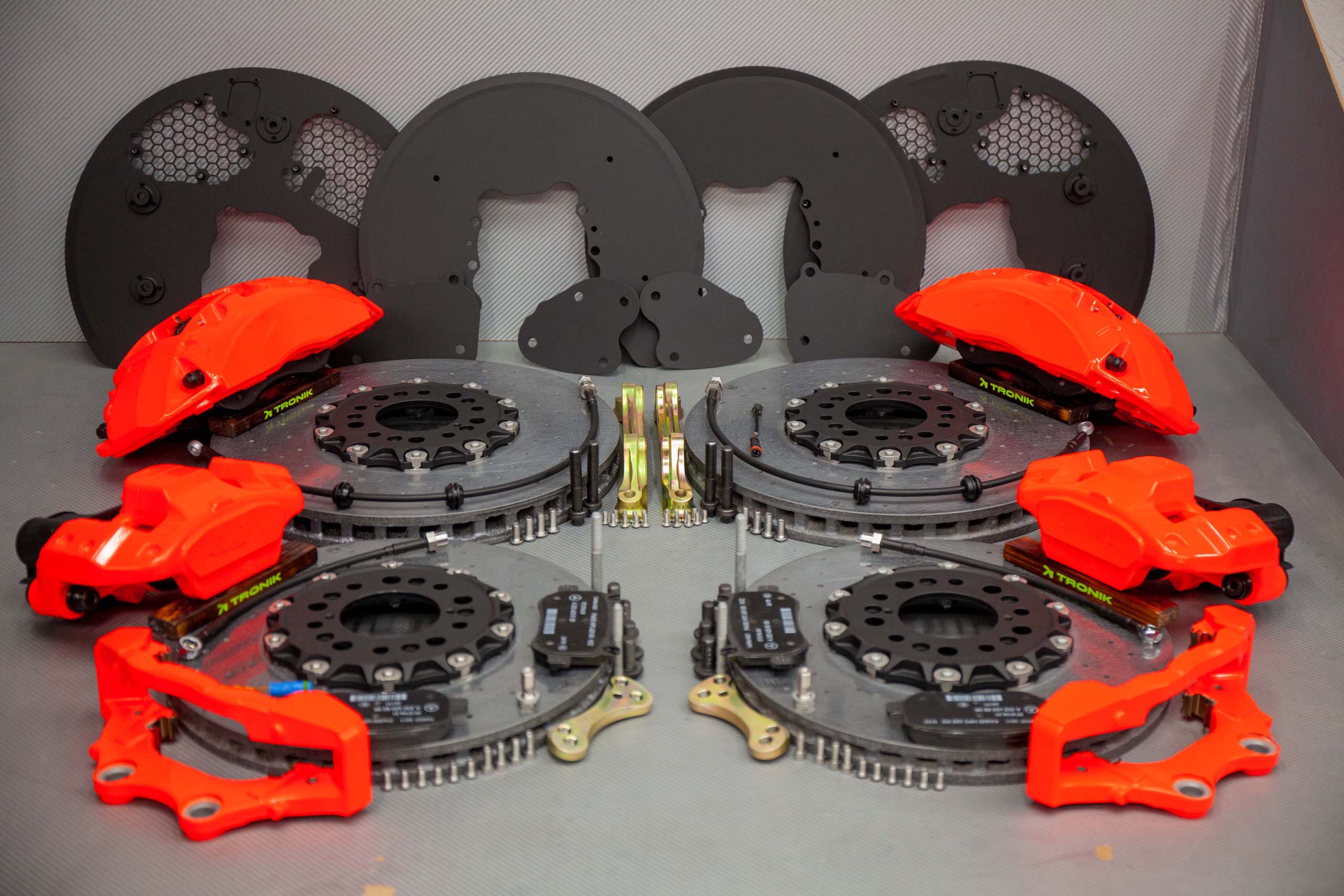 Mercedes-Benz G-class → Carbon ceramic brake system - TRONIK.AE