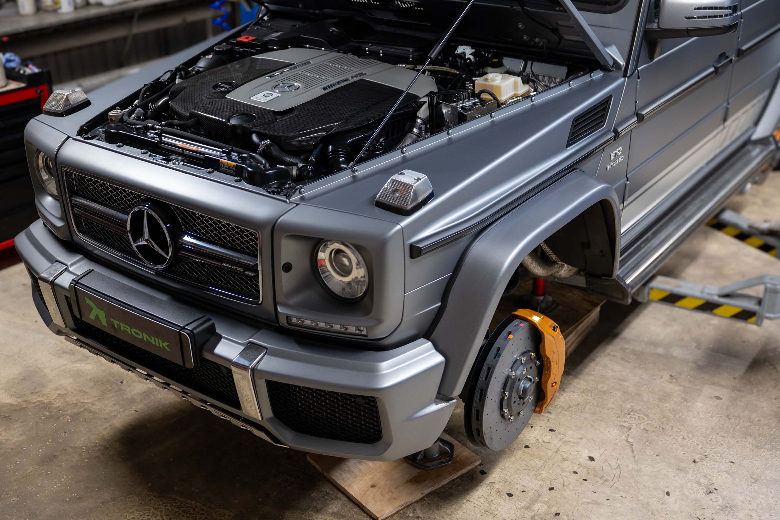 Mercedes-Benz G-class → Carbon-ceramic brake system - TRONIK.AE