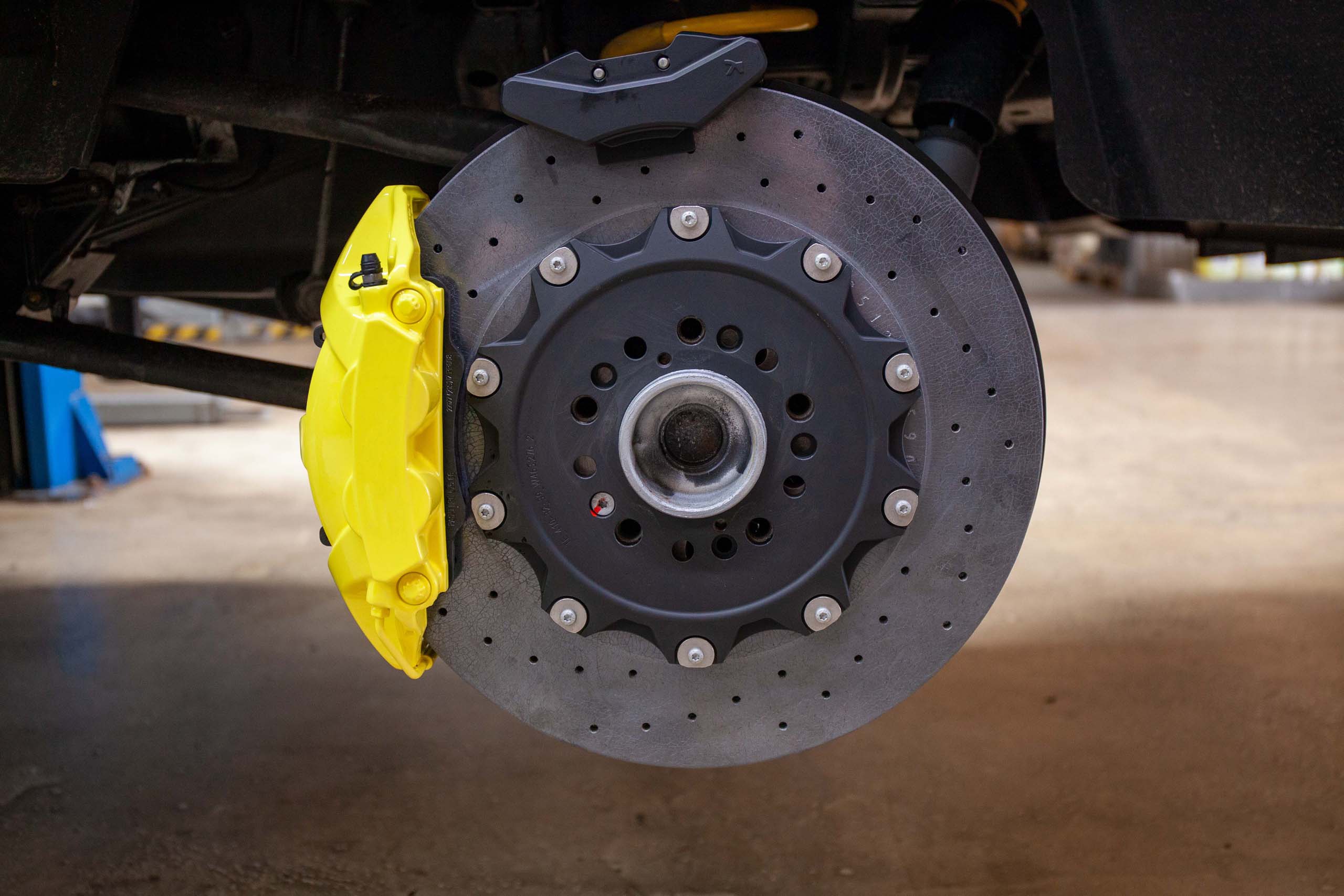 Mercedes-Benz G-class → Carbon ceramic brake system - TRONIK.AE