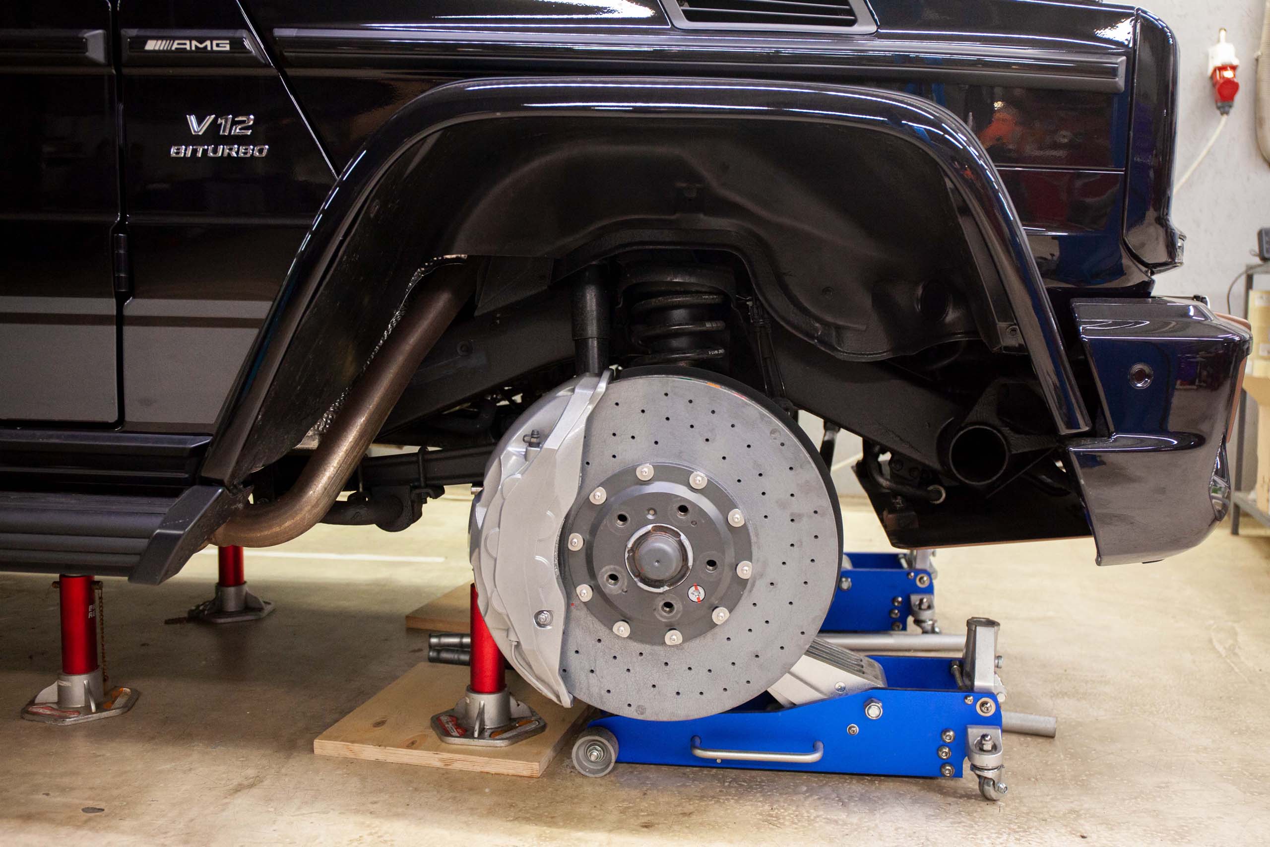 Mercedes-Benz G-class → Carbon ceramic brake system - TRONIK.AE