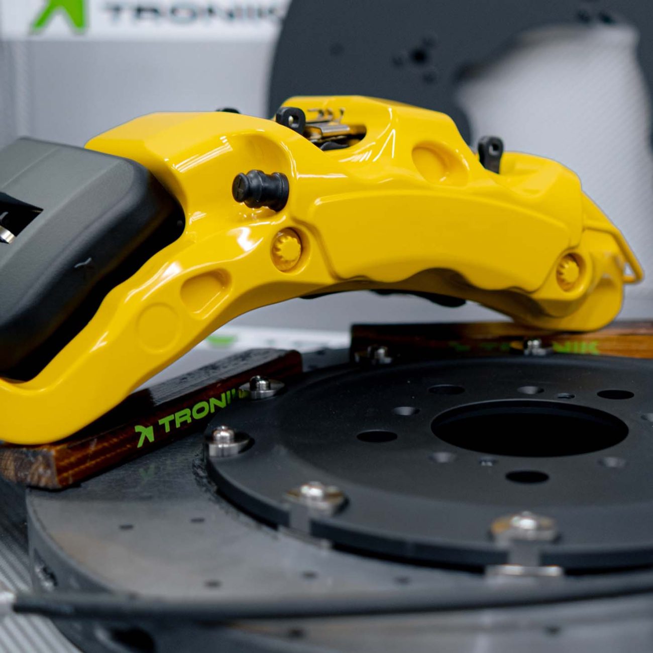 Carbon-Ceramic brake system for Lamborghini Urus - TRONIK.AE