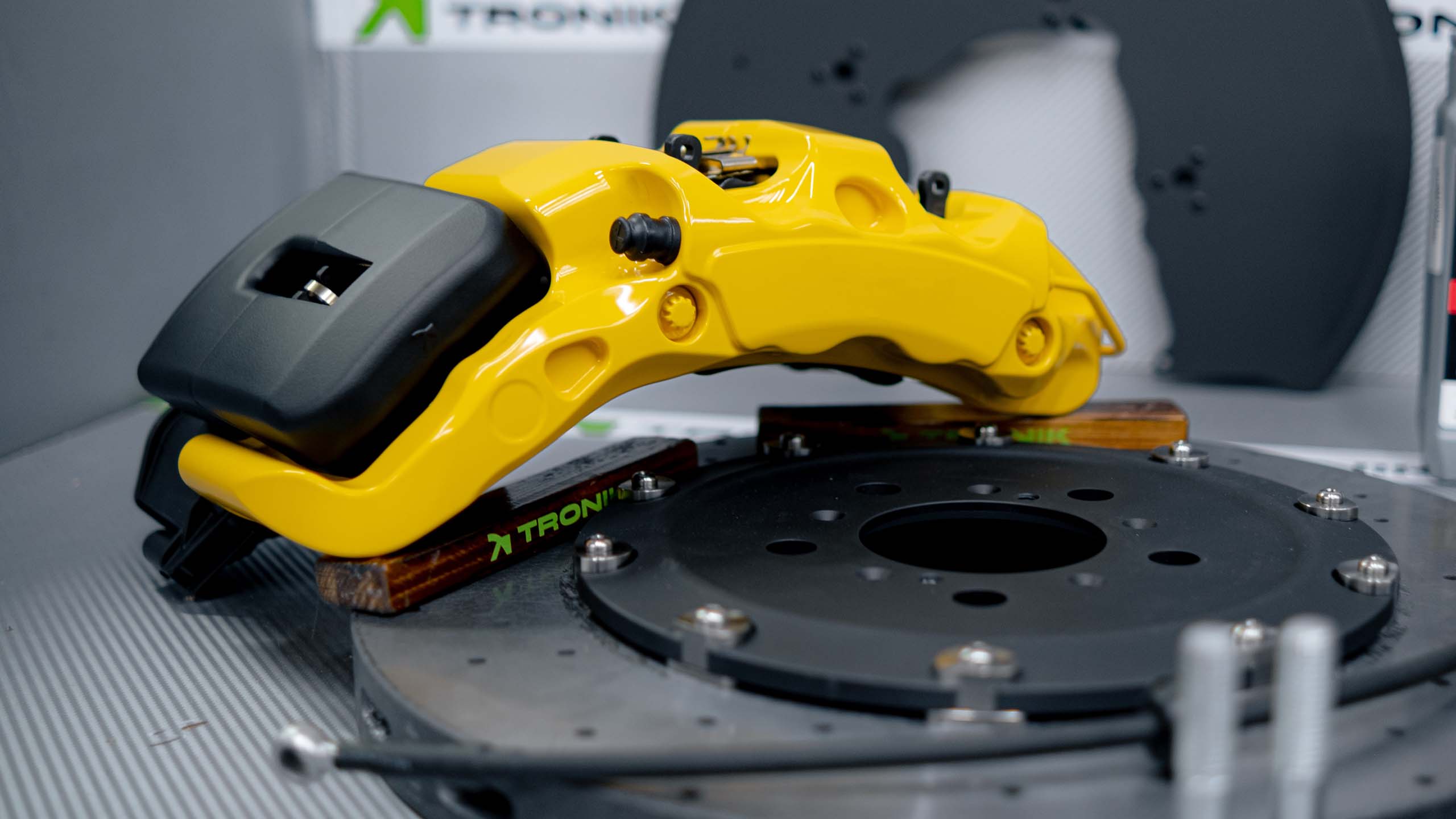 Lamborghini Urus → Carbon ceramic brake system - TRONIK.AE