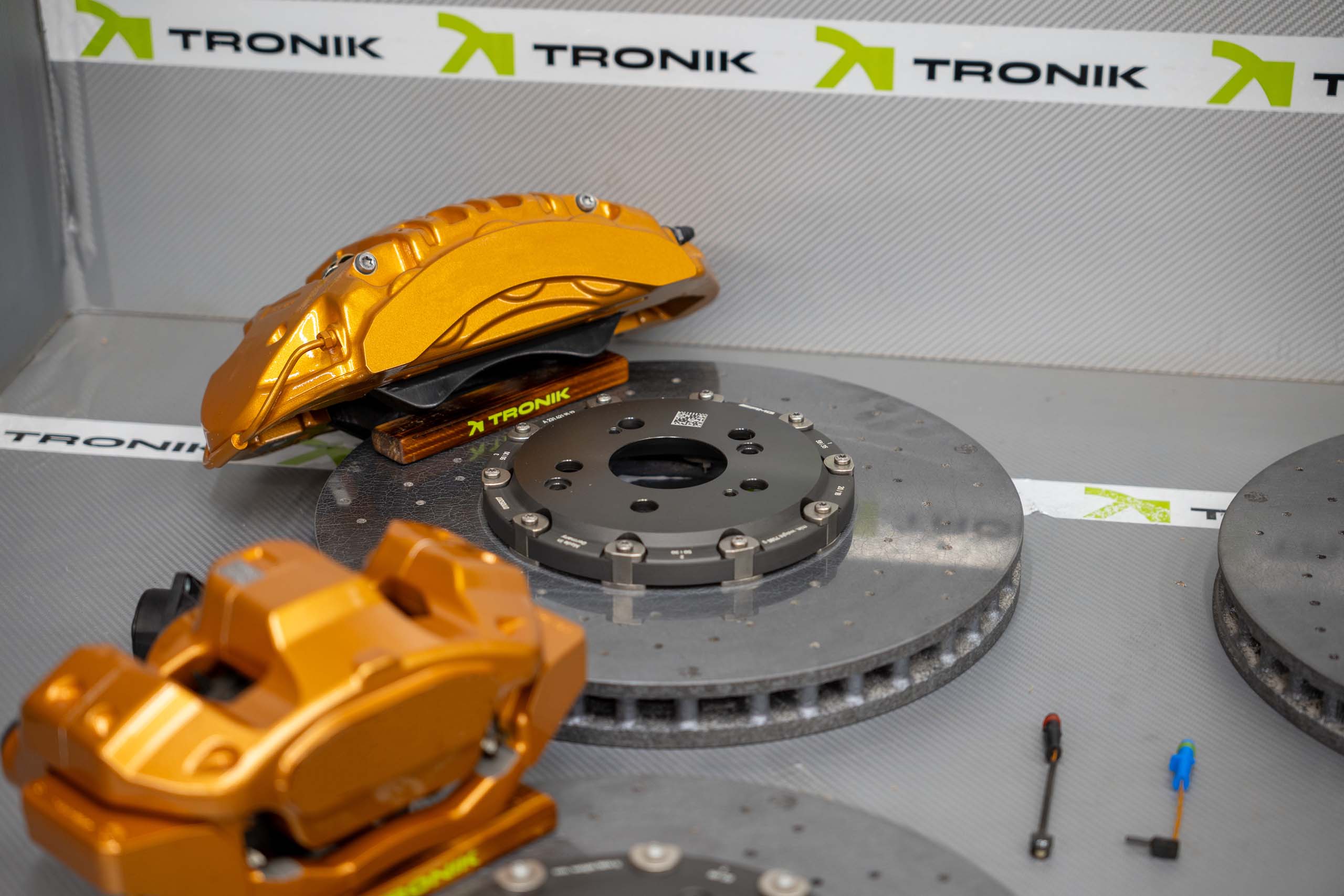 Mercedes-Benz W232 → Carbon ceramic brake system - TRONIK.AE